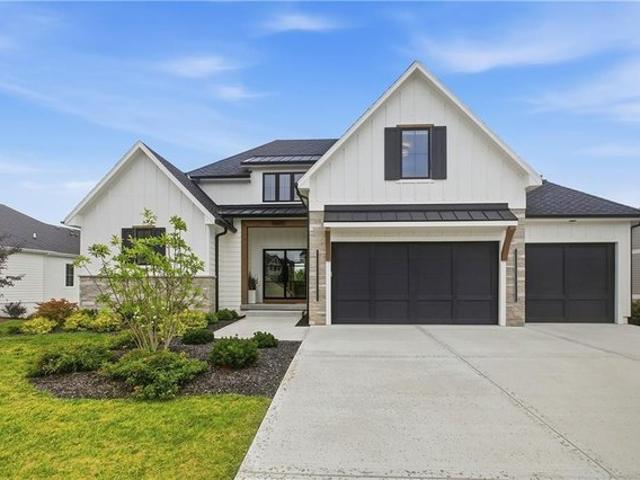 10675 W 142nd Ter, Overland Park, KS 66221
