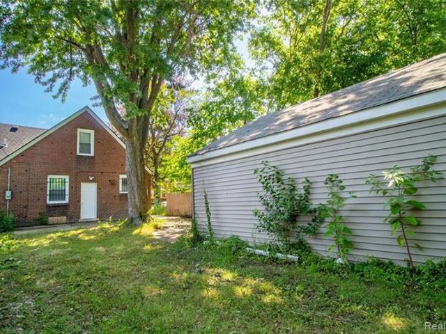 10676 Bonita St, Detroit, MI 48224