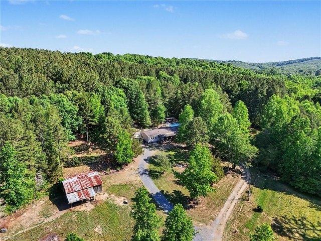 1067 Angel Fire Trl, Seagrove, NC 27341