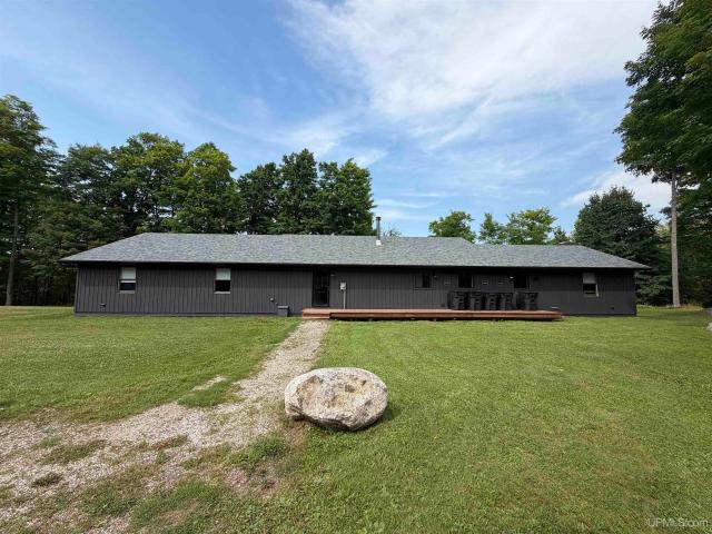 1067 Blackbird Lane
