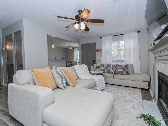 1067 Dover Way
