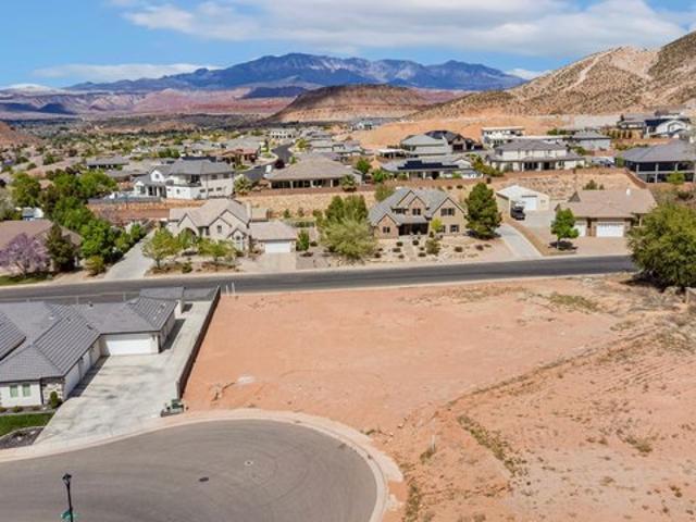 1067 E Bronco Dr, Washington, UT 84780