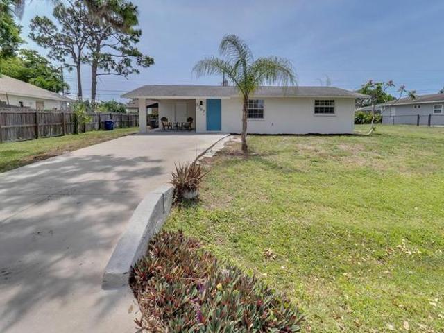 1067 Indus Rd, Venice, FL 34293