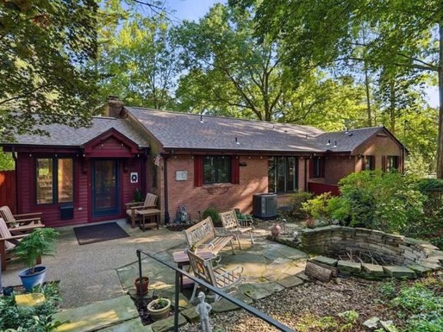 1067 Summer Pl, Pittsburgh, PA 15243