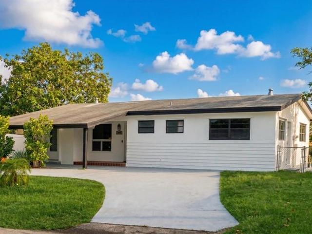 1067 SW 3rd St, Hallandale Beach, FL 33009