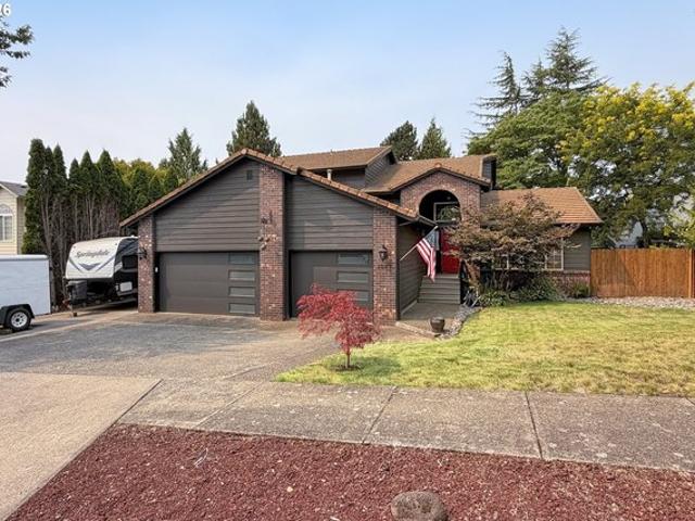 1067 SE Dogwood Ln, Gresham, OR 97080