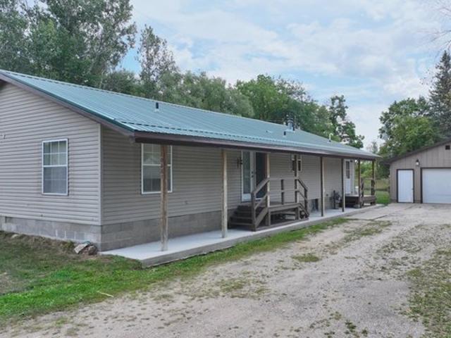 10687 Dwight St, Chippewa Lake, MI 49320
