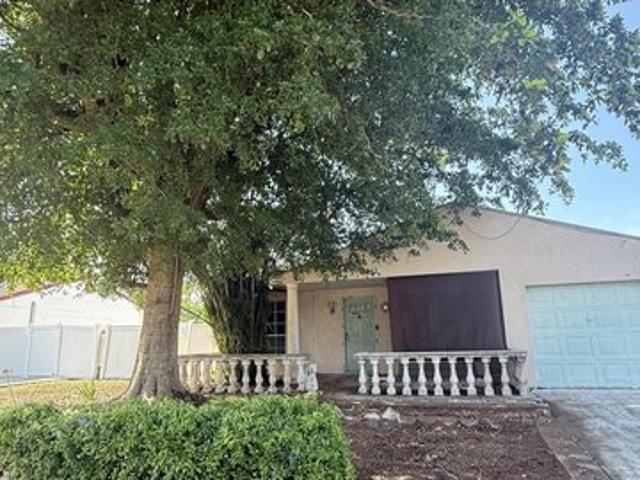 10685 Bobbie Ln, Royal Palm Beach, FL 33411