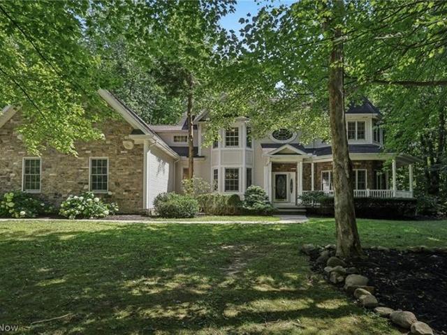 10685 Robert Ln, Chagrin Falls, OH 44023
