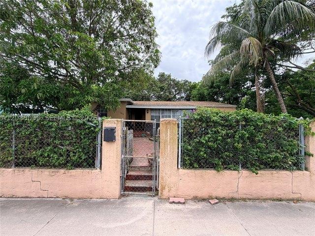 1068 NW 34th St, Miami, FL 33127