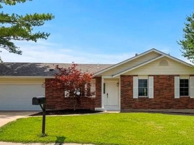 1068 Apricot Dr, Saint Charles, MO 63301