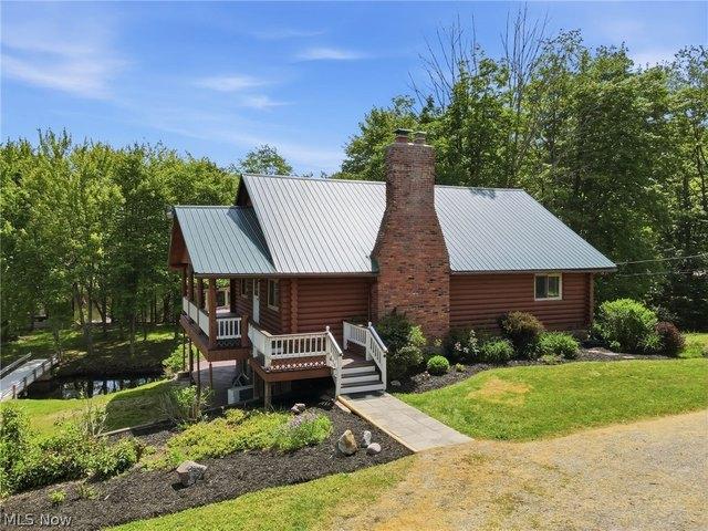 1068 Evening Star Dr, Roaming Shores, OH 44085