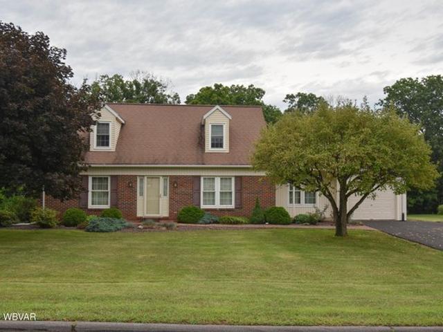 1068 E Cardinal Dr, Lock Haven, PA 17745