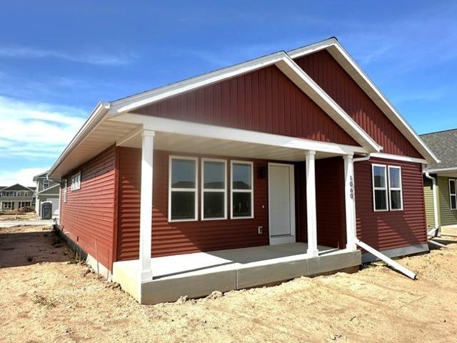 1068 Happy Ln, Sheboygan Falls, WI 53085