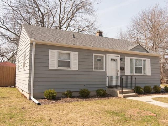 1068 Leith Ave, Waukegan, IL 60085