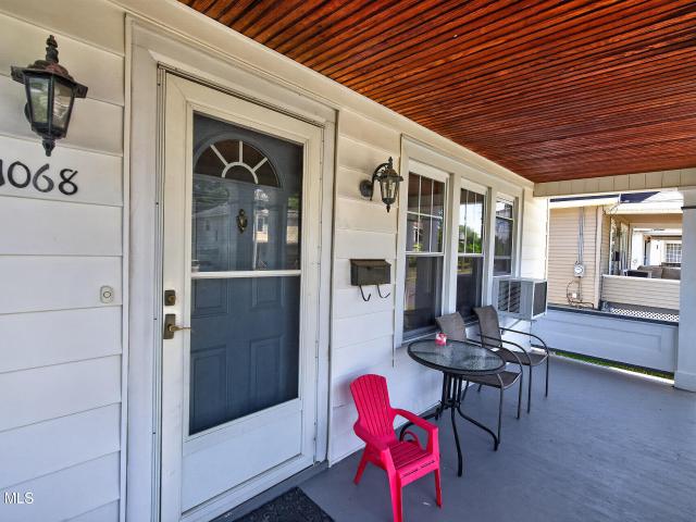 1068 Lexington Avenue