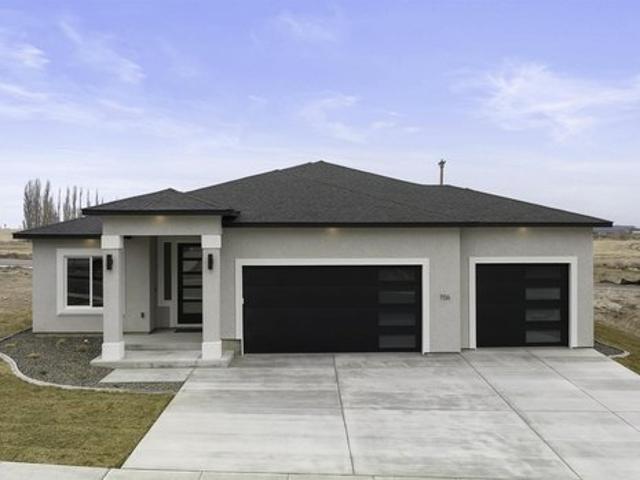 1068 S Florida Loop, Kennewick, WA 99338