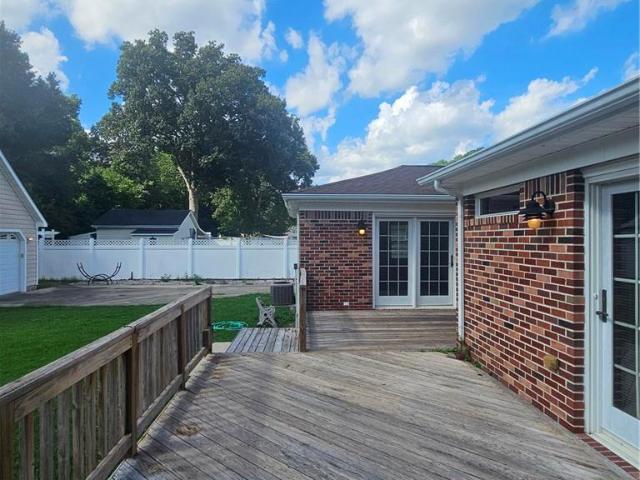 1068 Sharon DR