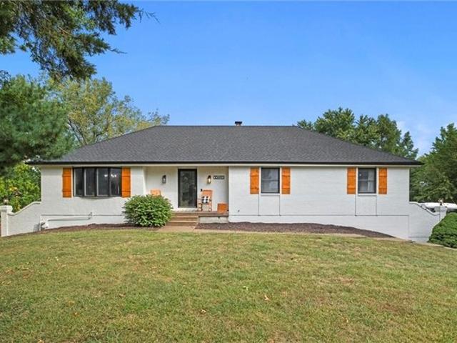 10690 W 170th Ter, Overland Park, KS 66221
