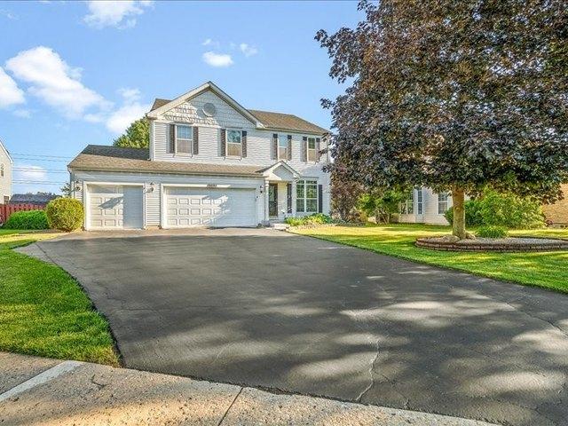 10695 Yellowstone Dr, Huntley, IL 60142