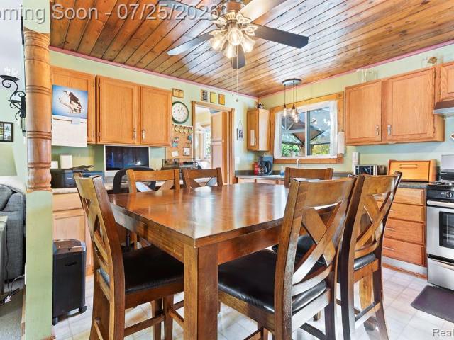 10696 van buren lane