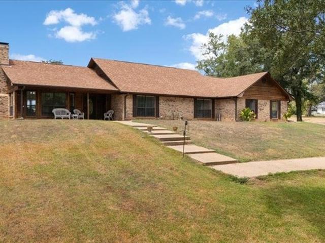 10698 County Road 173 N, Overton, TX 75684