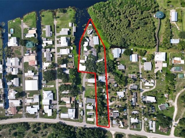 1069 Marina Ln, Moore Haven, FL 33471
