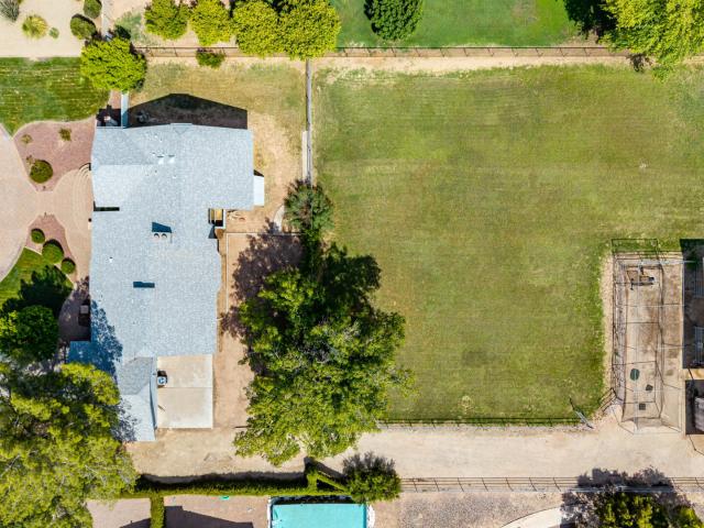 1069 e carver road