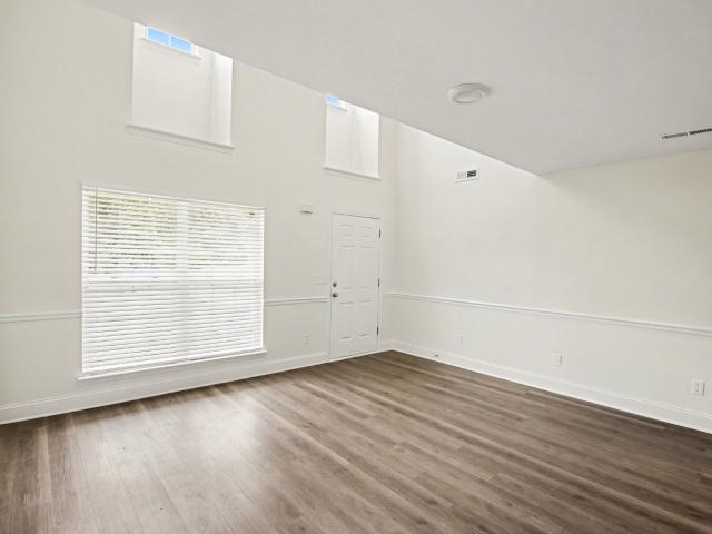 1069 Lakewalk Dr