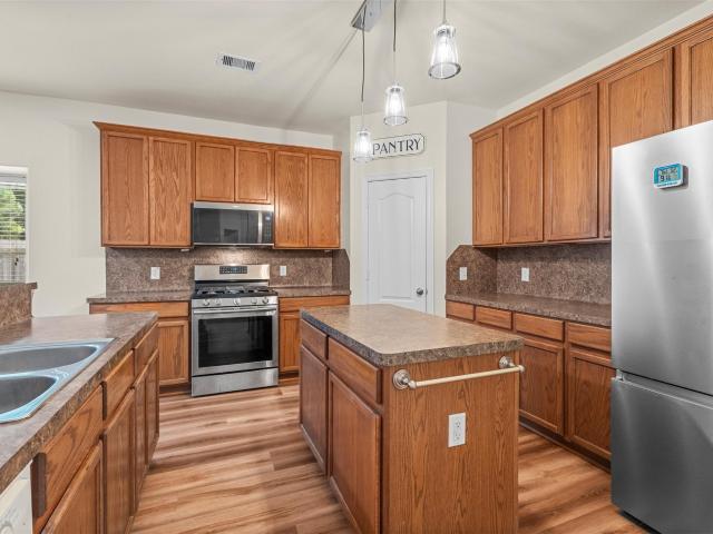 1069 Shadow Glenn Drive