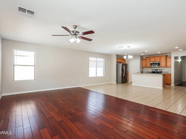 1069 w desert hills drive