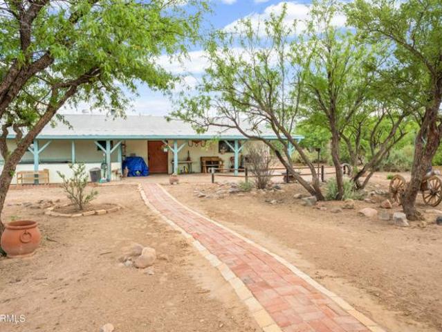 1069 W Hummingbird Ln, Benson, AZ 85602