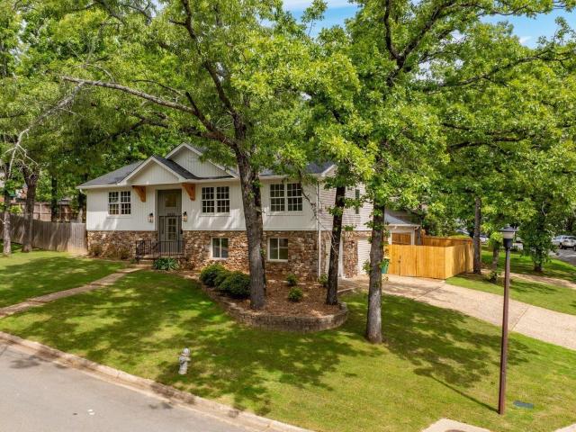 10600 Crestdale Lane