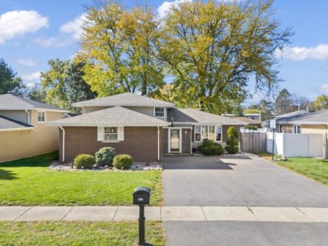 10600 S Highland Ave, Worth, IL 60482