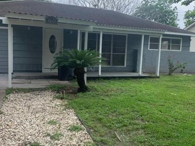 10601 Ambursen St, Houston, TX 77034