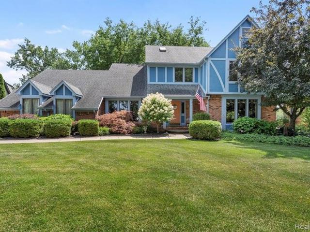 10601 Brodhead Rd, Grosse Ile, MI 48138