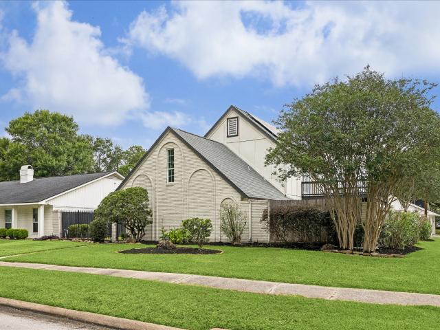 10602 Riverview Dr, Houston, TX 77042 | MLS #85297