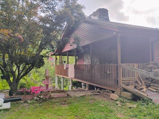 10607 Warwoman Rd, Clayton, GA 30525