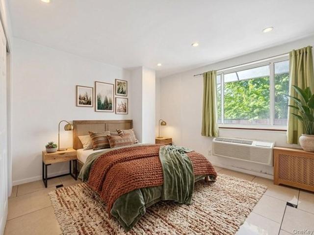 10607 Northern Blvd Apt 2B, Corona, NY 11368