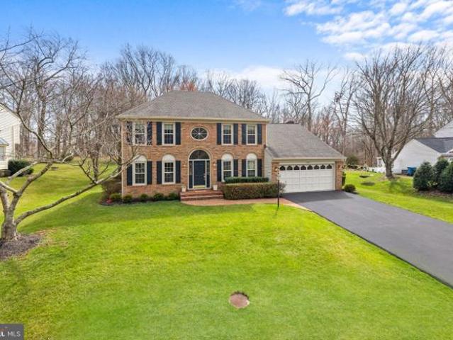 10605 Winslow Dr, Fairfax Station, VA 22039