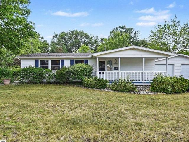 10609 Bissonette Dr, Oscoda, MI 48750