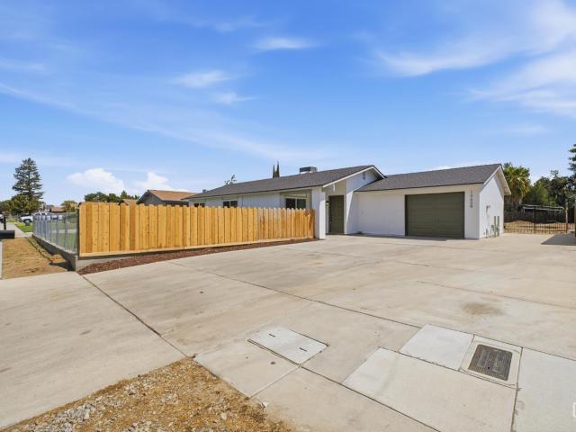 10609 Cave Avenue