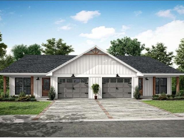 1060 Mann Rd, Conroe, TX 77303
