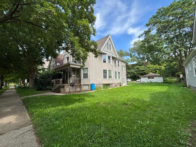 1060 N 47th St