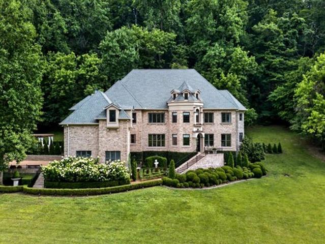 1060 Natchez Valley Ln, Franklin, TN 37064
