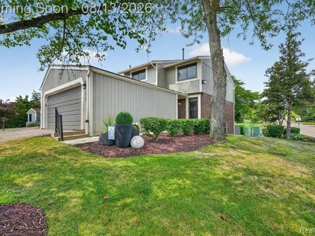 1060 Bristol Ct, Northville, MI 48167