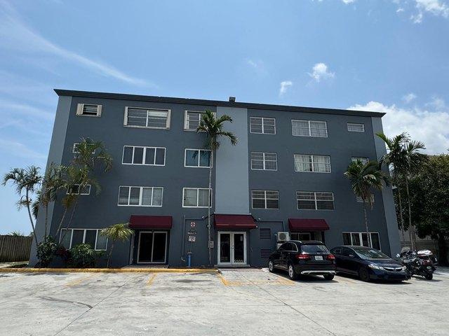 1060 Crystal Lake Dr Apt 101, Deerfield Beach, FL 33064
