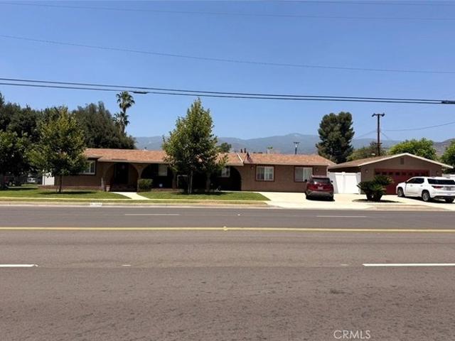 1060 E Lynwood Dr, San Bernardino, CA 92404