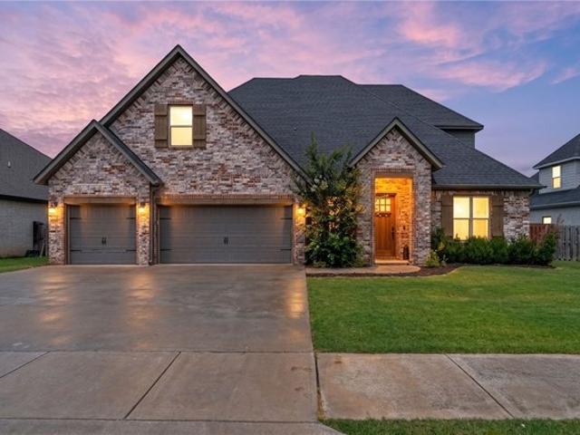 1060 Elizabeth Dr, Bentonville, AR 72713