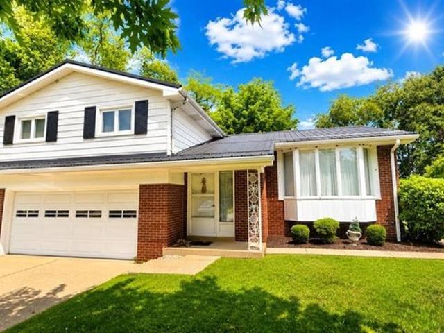 1060 King Arthur Dr, Apollo, PA 15613